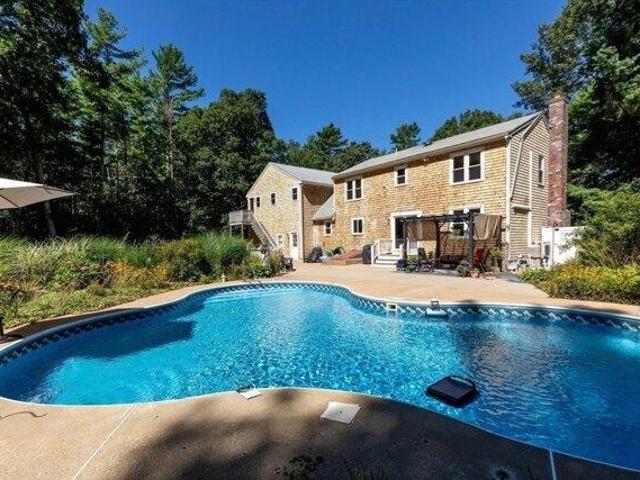 house with 4 bedroom, Middleboro MA ES105205896
