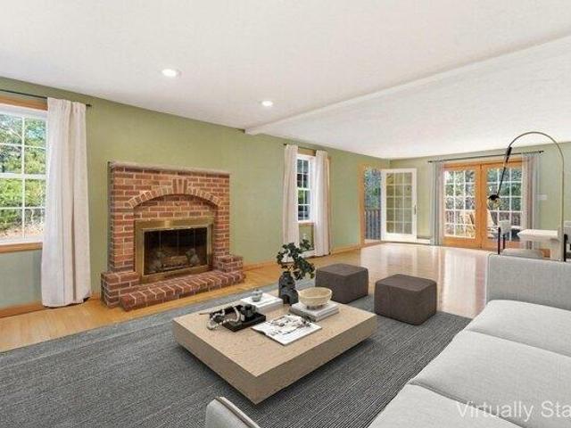 house with 4 bedroom, Middleboro MA ES102960352