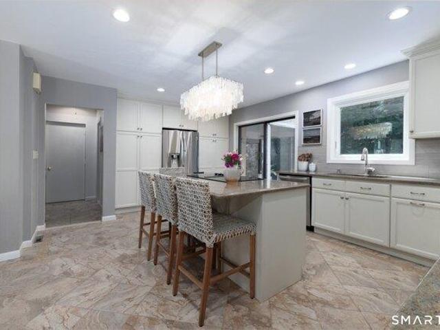 house with 4 bedroom, Middlebury CT ES104810355