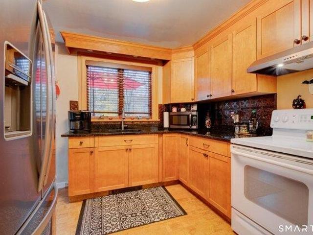 house with 4 bedroom, Middlefield CT DS104189537