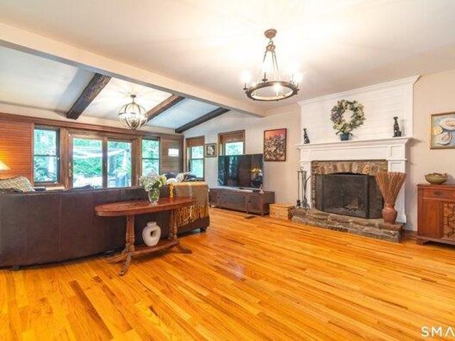 house with 4 bedroom, Middlefield CT ES104808450
