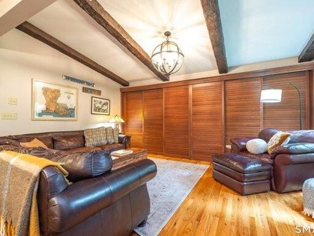 house with 4 bedroom, Middlefield CT ES105113990