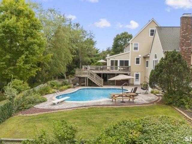 house with 4 bedroom, Middlefield CT ES105126275