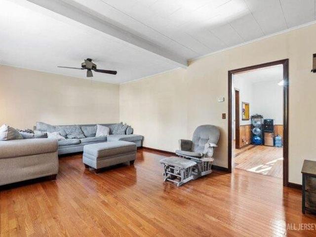 house with 4 bedroom, Middlesex NJ ES104921445
