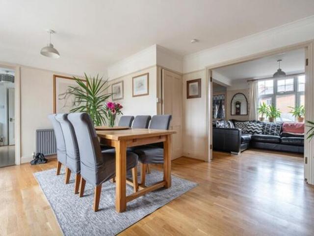 House With 4 Bedroom Midhurst West Sussex ES86975261