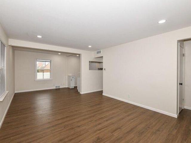 house with 4 bedroom, Milwaukee WI DS93011380