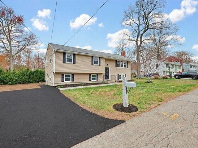 house with 4 bedroom, Milford MA DLS102410862