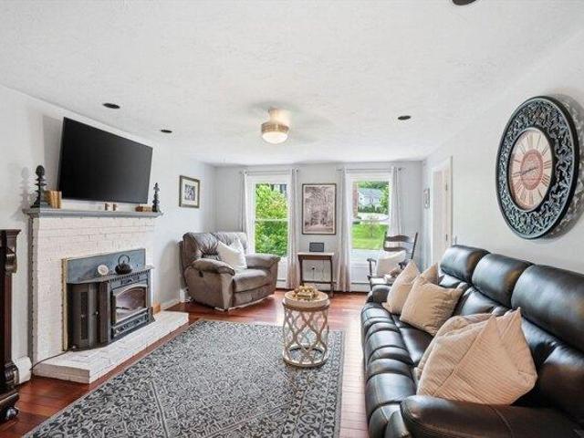 house with 4 bedroom, Milford MA ES103098946