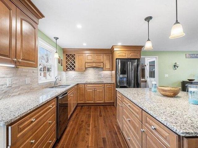 house with 4 bedroom, Milford MA ES103443262