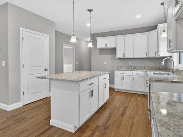 house with 4 bedroom, Milford NH ES104077079