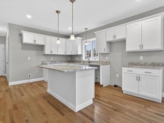 house with 4 bedroom, Milford NH ES103100852