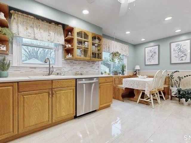 house with 4 bedroom, Milford CT DLS101751063