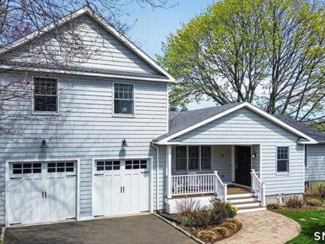 house with 4 bedroom, Milford CT DLS102477473