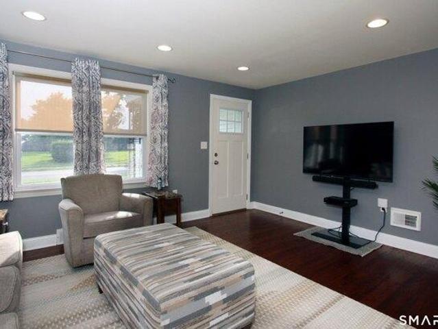 house with 4 bedroom, Milford CT DS104188277