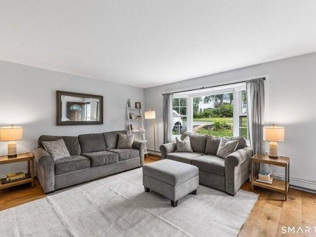house with 4 bedroom, Milford CT DS104374177