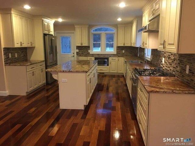 house with 4 bedroom, Milford CT DS103625225