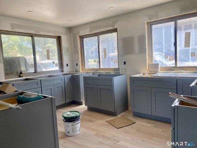 house with 4 bedroom, Milford CT DS103627974