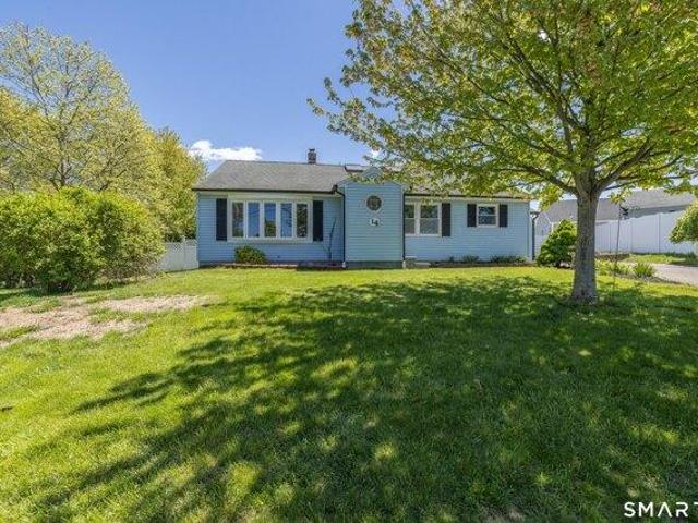 house with 4 bedroom, Milford CT ES104191139