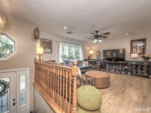 house with 4 bedroom, Milford CT ES104191253