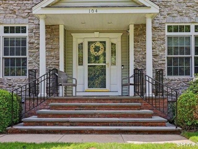 house with 4 bedroom, Milford CT ES104233216