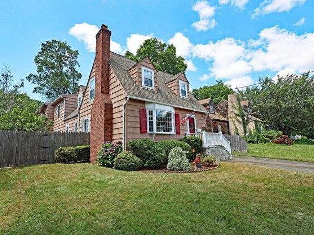 house with 4 bedroom, Milford CT ES104375365