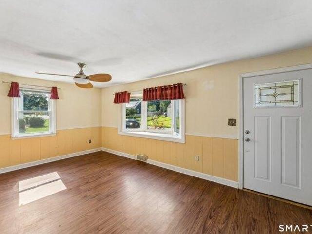 house with 4 bedroom, Milford CT ES105114641