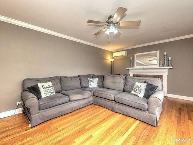 house with 4 bedroom, Milford CT ES105126737
