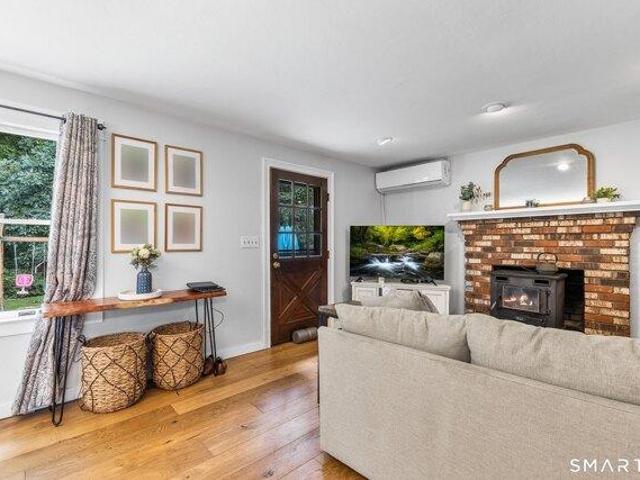 house with 4 bedroom, Milford CT ES105123122