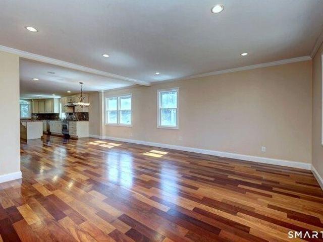 house with 4 bedroom, Milford CT ES105144737