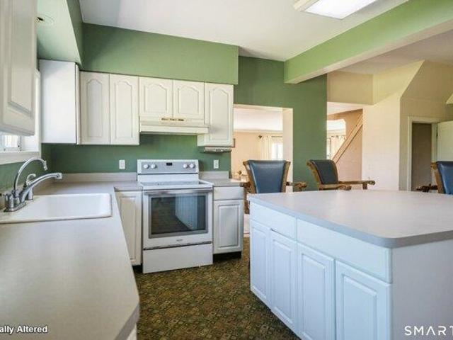 house with 4 bedroom, Milford CT ES105156891