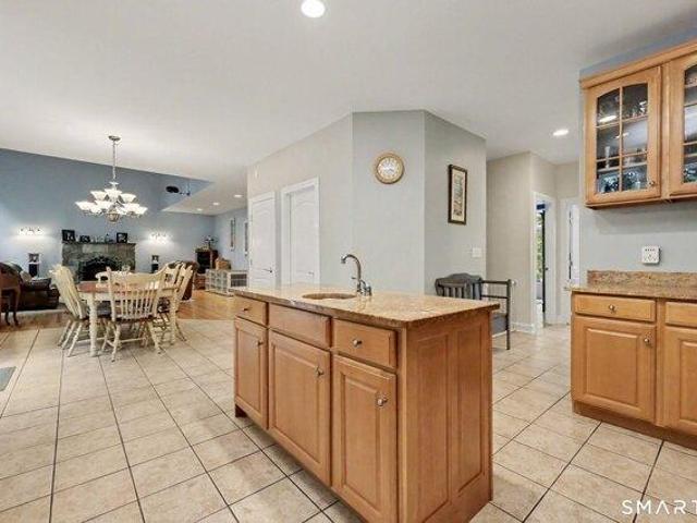 house with 4 bedroom, Milford CT ES105175657
