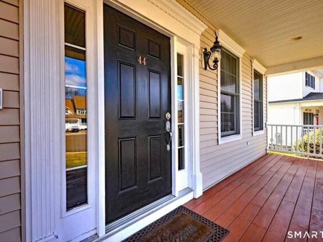 house with 4 bedroom, Milford CT ES103125200
