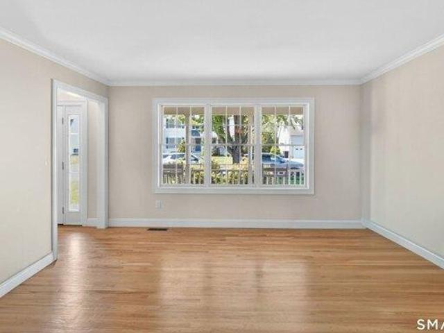 house with 4 bedroom, Milford CT ES103162314