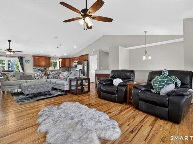 house with 4 bedroom, Milford CT ES103189349