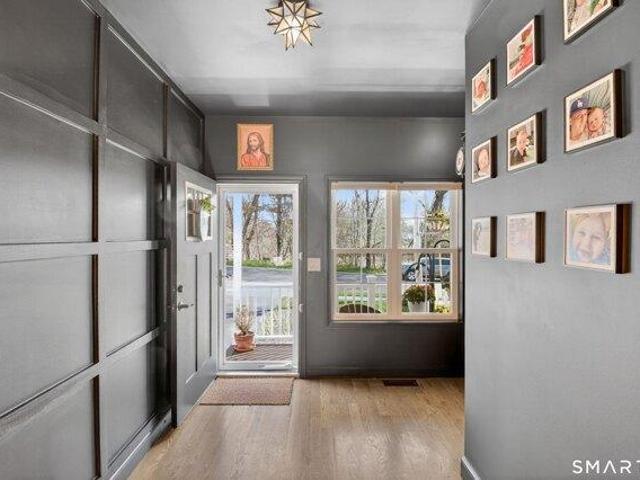 house with 4 bedroom, Milford CT ES103438591