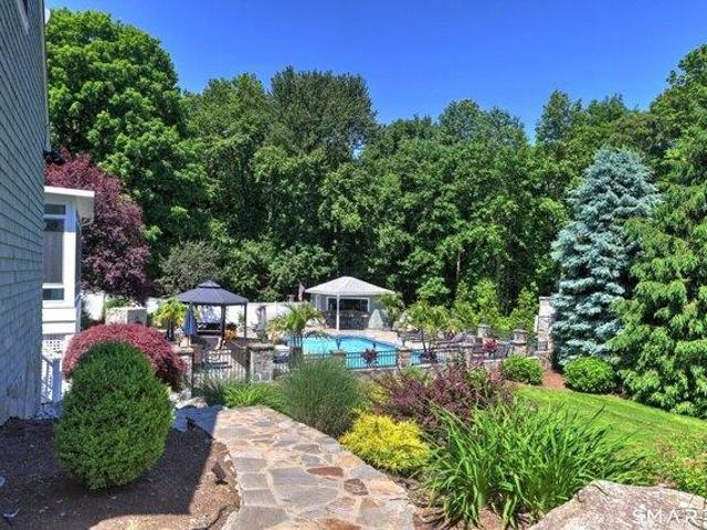 house with 4 bedroom, Milford CT ES103499500