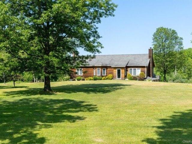 house with 4 bedroom, Millbrook NY ES104905442