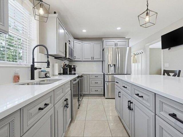house with 4 bedroom, Millbury MA ES104295645