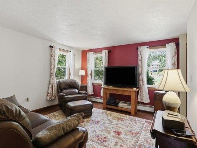 house with 4 bedroom, Millbury MA ES105080423