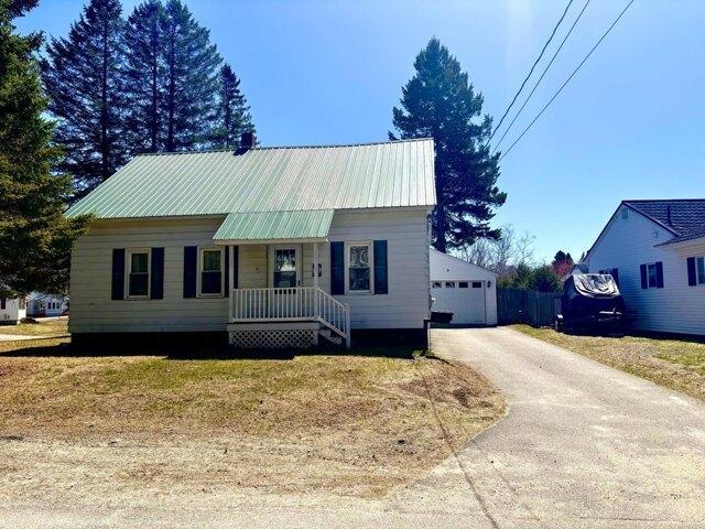 house with 4 bedroom, Millinocket ME DS102446741