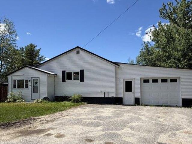 house with 4 bedroom, Millinocket ME ES104788273