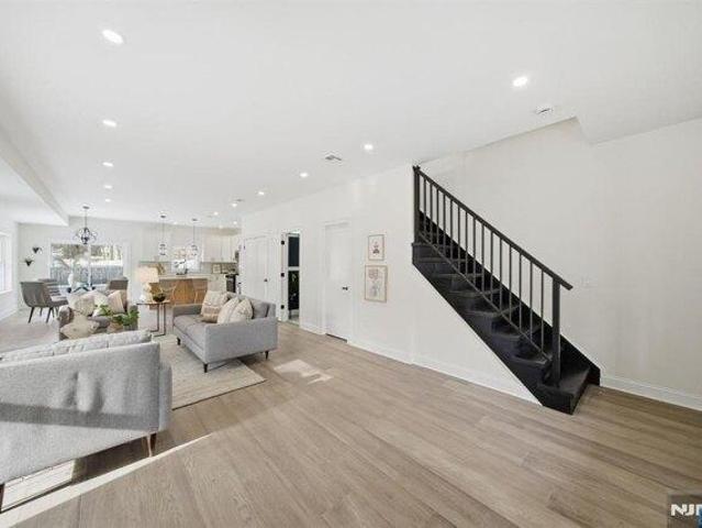 house with 4 bedroom, Montclair NJ DLS102825336