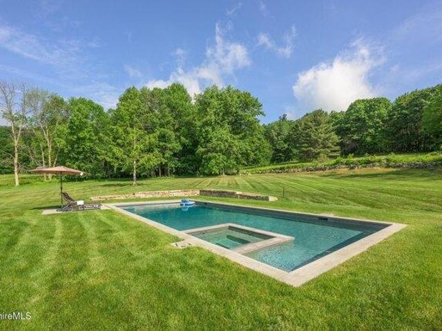 house with 4 bedroom, Monterey MA ES104042138