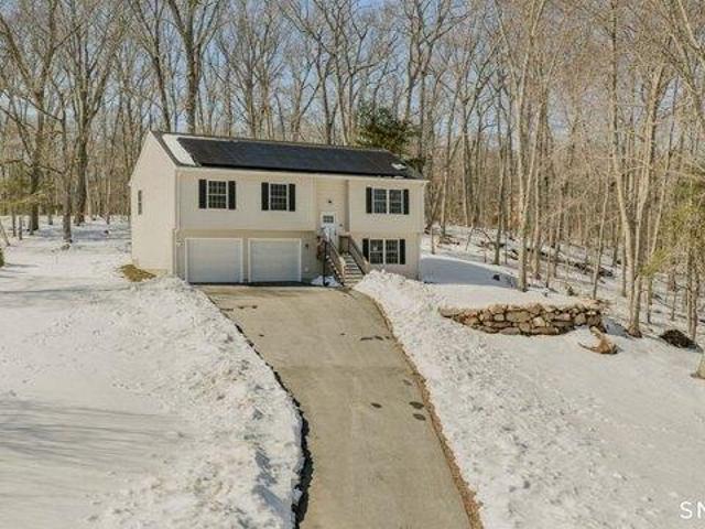 house with 4 bedroom, Montville CT DLS100888142