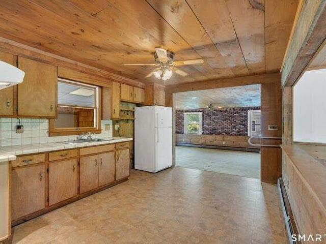 house with 4 bedroom, Montville CT ES103439398