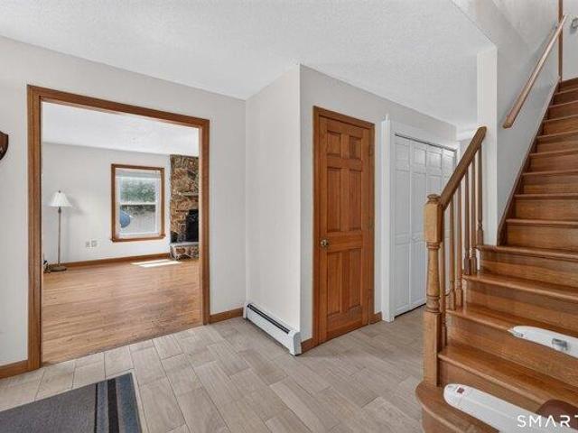 house with 4 bedroom, Montville CT ES104262132
