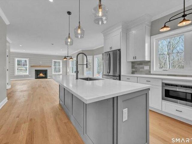 house with 4 bedroom, Monroe CT DLS102211560