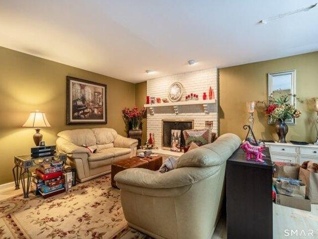 house with 4 bedroom, Monroe CT DLS102776055