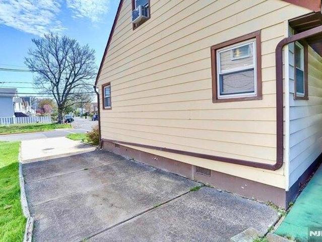 house with 4 bedroom, Moonachie NJ DS101898303