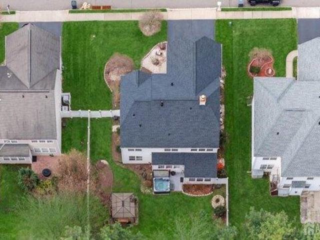 house with 4 bedroom, Morganville NJ DLS101662355